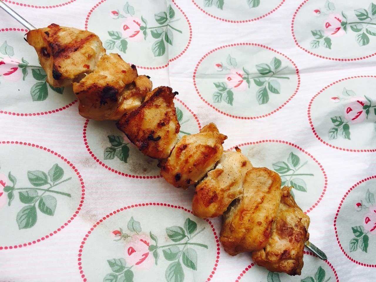 Kipsaté spiesen van de barbecue - Foodblog Foodinista