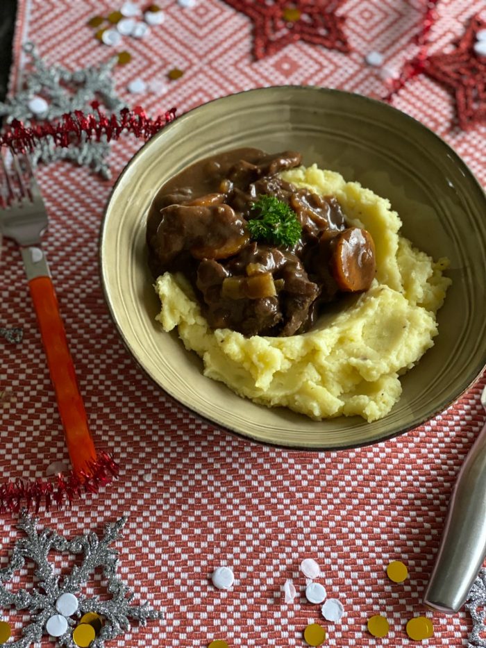 Hert in Port bereid met aardappelpuree - Stoofpotje - Foodinista