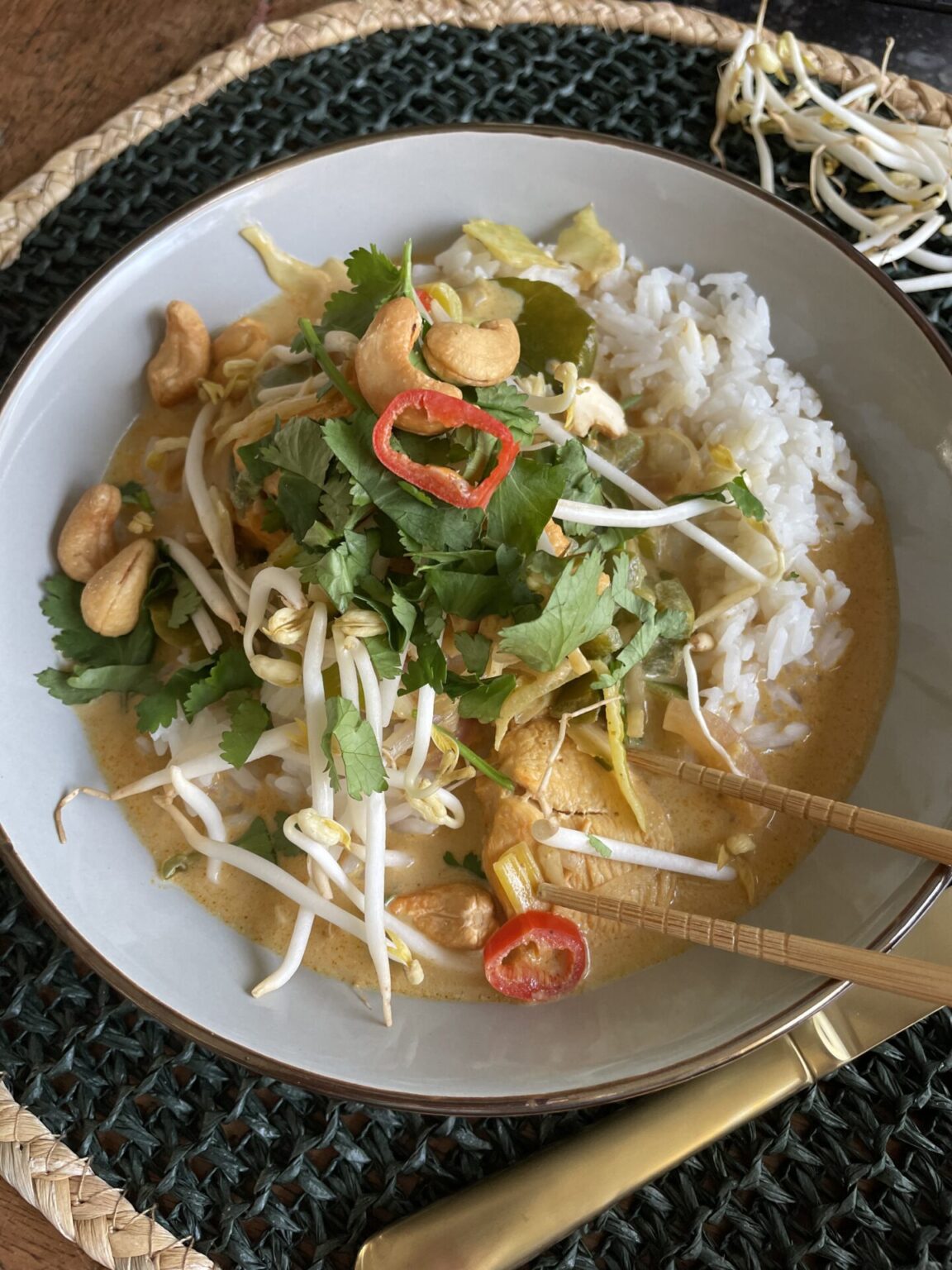 Thaise rode curry met kip - Foodblog Foodinista