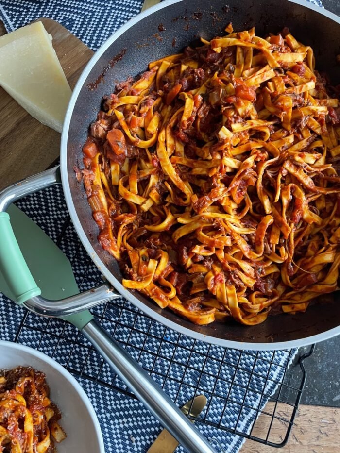 Wild ragu recept met eendenborst en tagliatelle - Foodinista